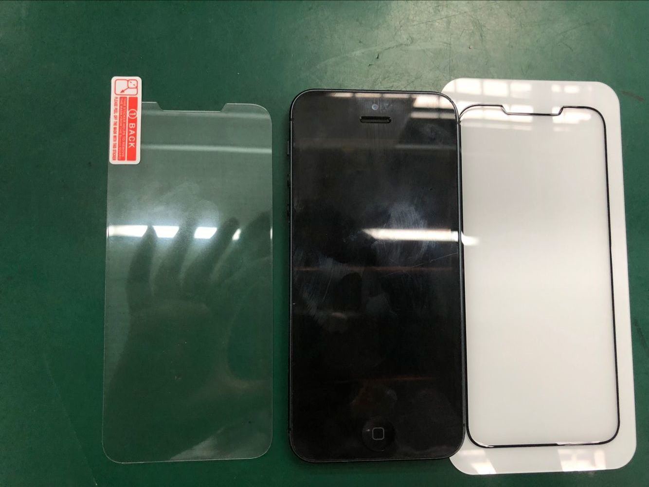 ผุดฟิล์มกระจกจาก Olixar สำหรับ iPhone SE 2 จอเต็มขอบมาพร้อมรอยบาก ...