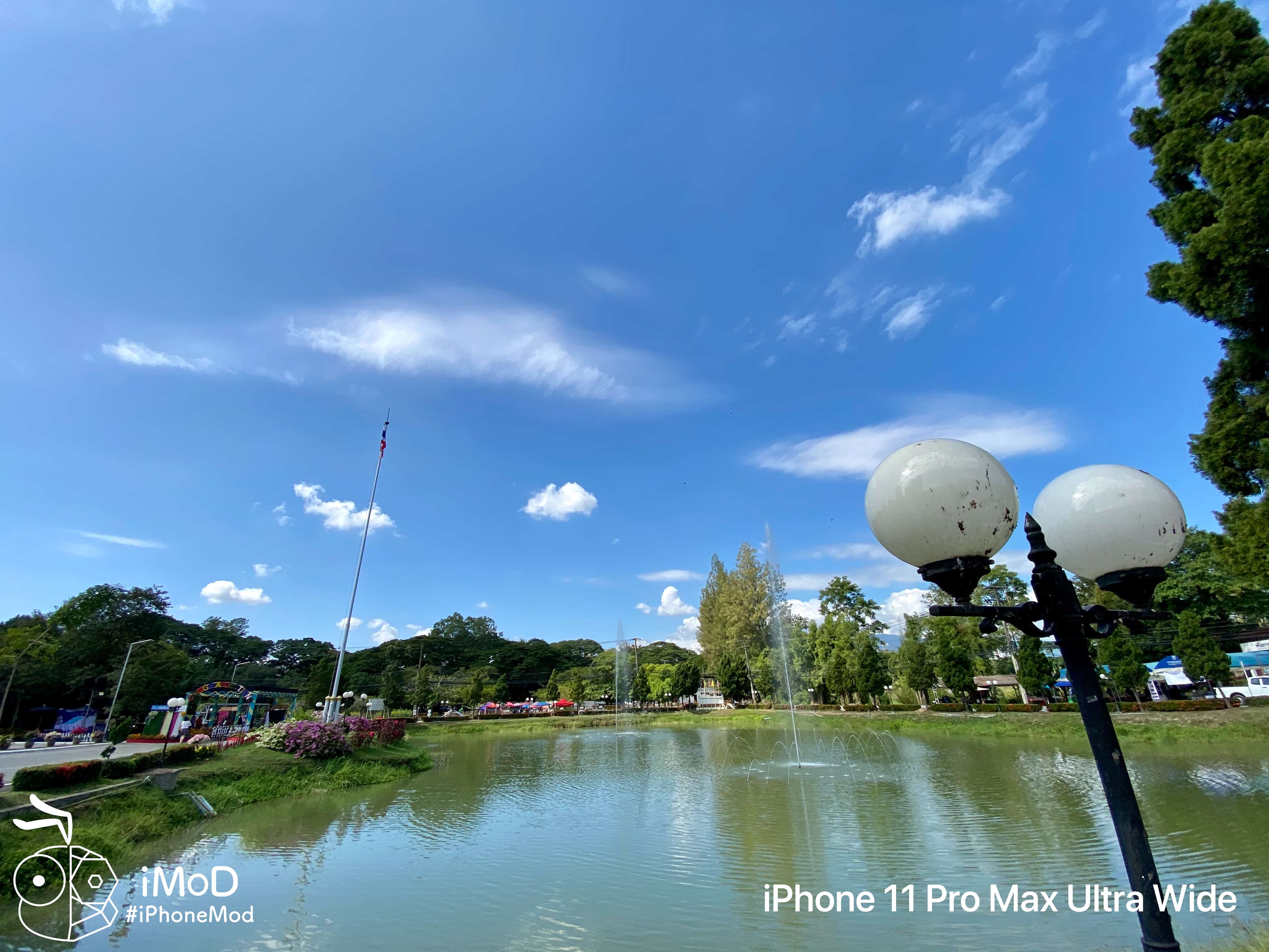 ชมภาพถ่ายเลนส์ Ultra Wide ของ iPhone 11 Pro Max ในที่กลางแจ้ง แสงมาก