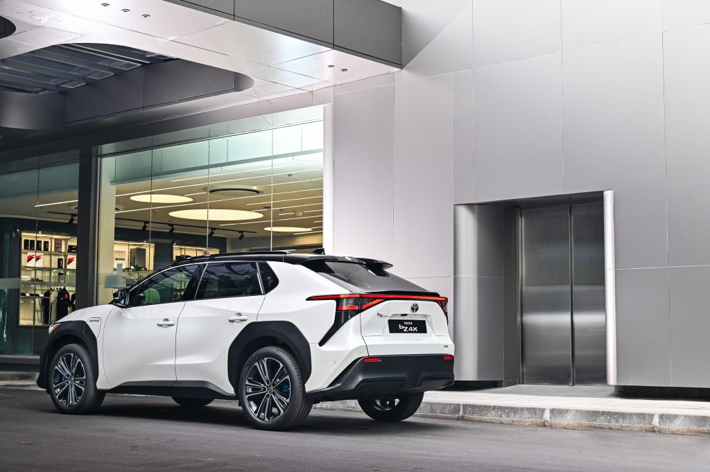 เปิดสเปคและราคาทางการ Toyota bZ4X รถ EV 100% ราคารวมส่วนลด 1,836,000 ล้านบาท
